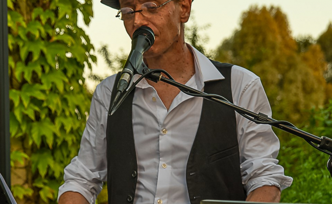 Fred Pianiste-Chanteur - Animations musicales par Les PetitsFrouFrous