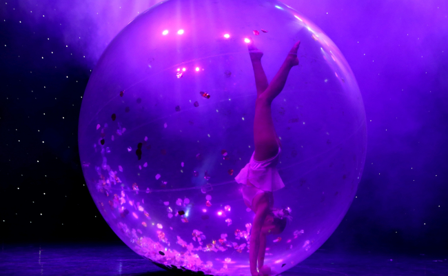 Danse équilibre contorsion dans une bulle final pixel Poi - Spectacles ...